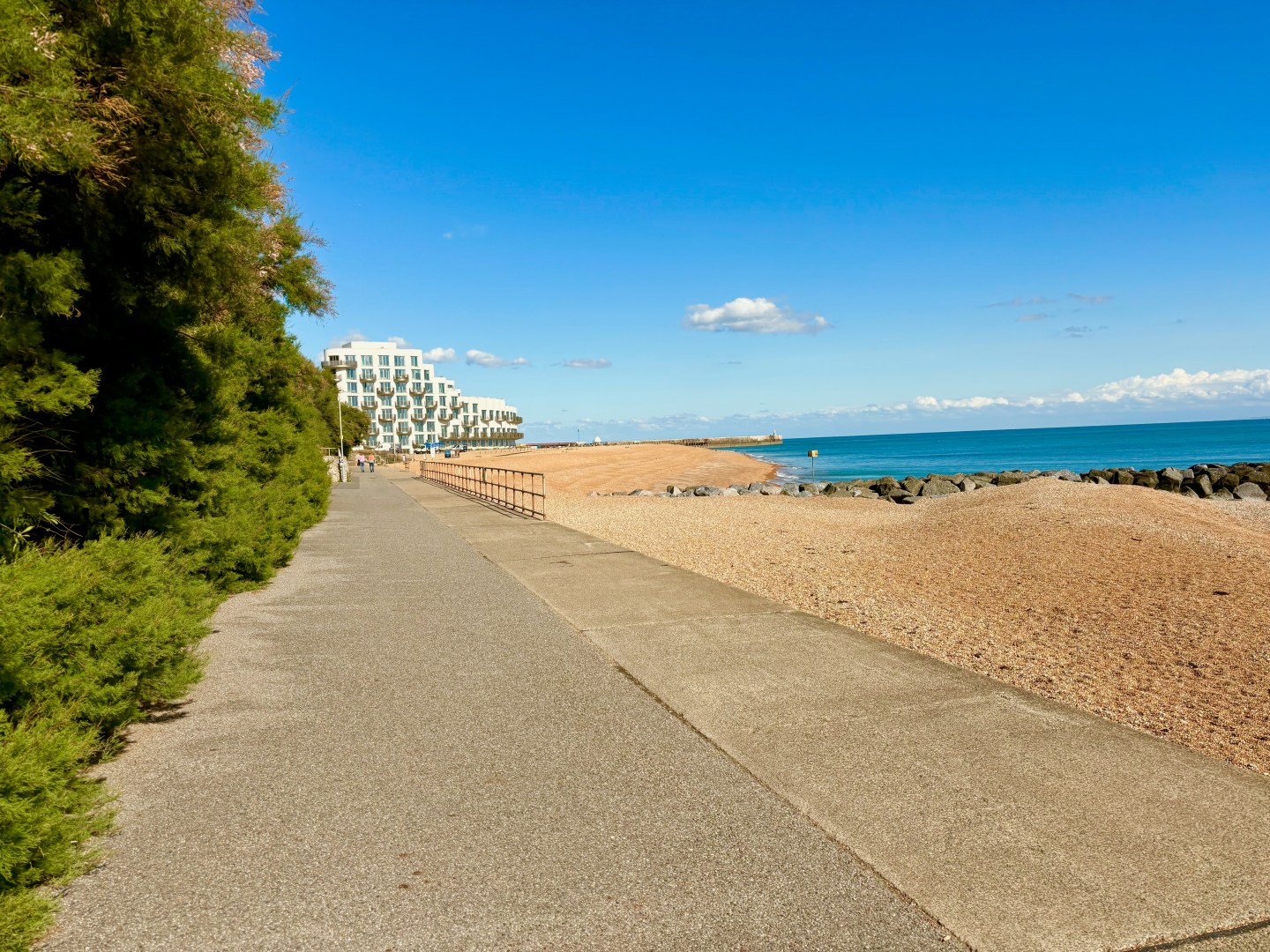 Mermaid Beach – Beach in Folkestone – Sandgeek